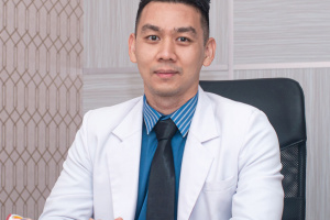 Dokter Charles Indra, Sp.M - Praktek di RS Mata SMEC Manado | RS Mata SMEC